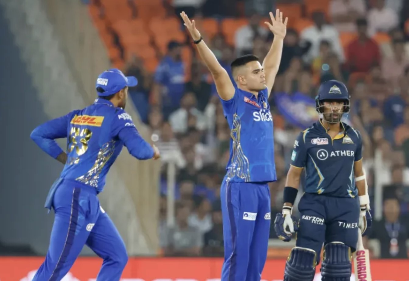 WATCH : umpires permitted the Gujarat Titans to use the DRS system ...
