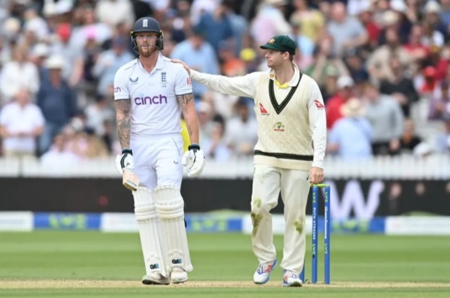 WATCH : Steve Smith consoling Ben Stokes after the latter's brilliant ...