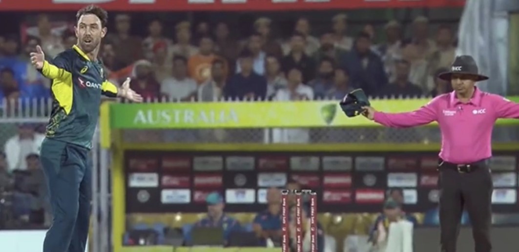 WATCH : Wade and Maxwell for losing control of emotions on field after ...